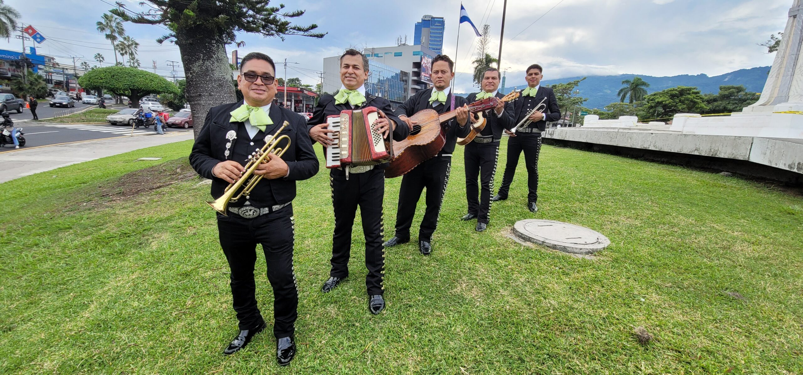 Mariachi 2000 De El Salvador – Disponibles Las 24 Horas